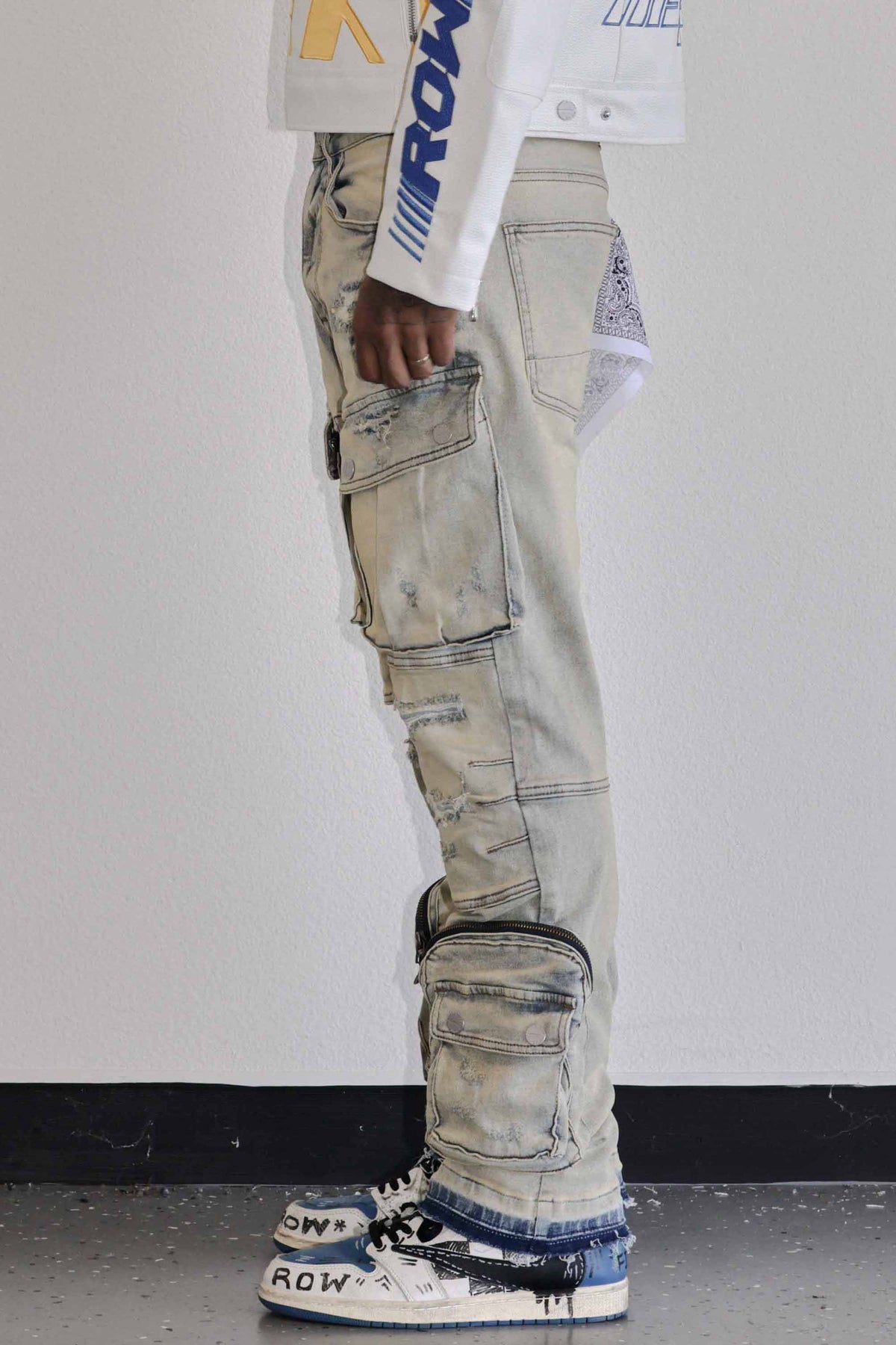 UTILITY CARGO SHARP DENIM PANTS | First Row